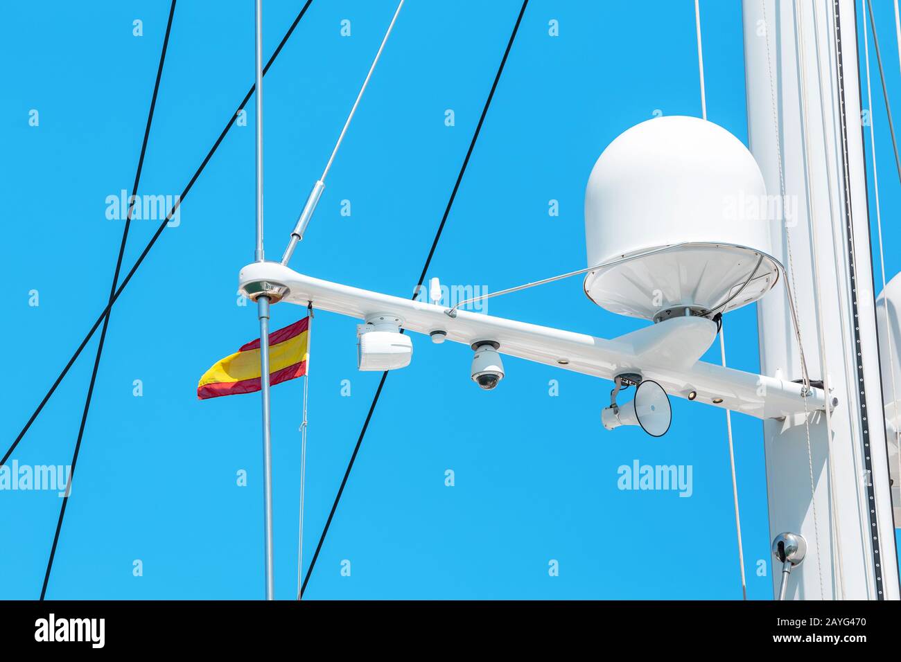 Shipping technology antenna vessel hi-res stock photography and images ...