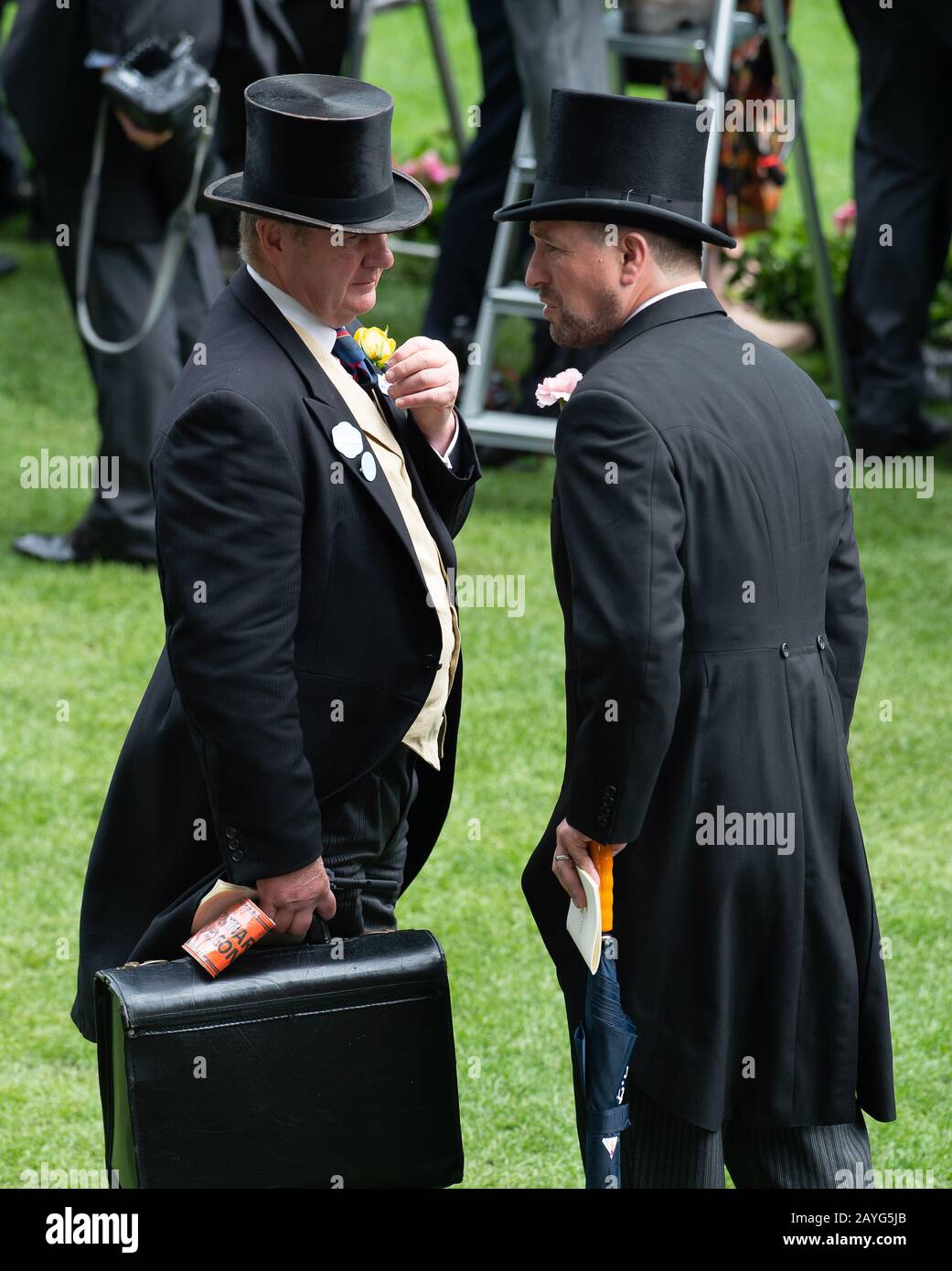 Royal Ascot Ladies Day, Ascot Racecourse, UK. 20th June, 2019. A man ...
