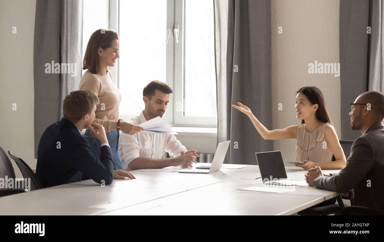 Handouts at meeting hi-res stock photography and images - Alamy