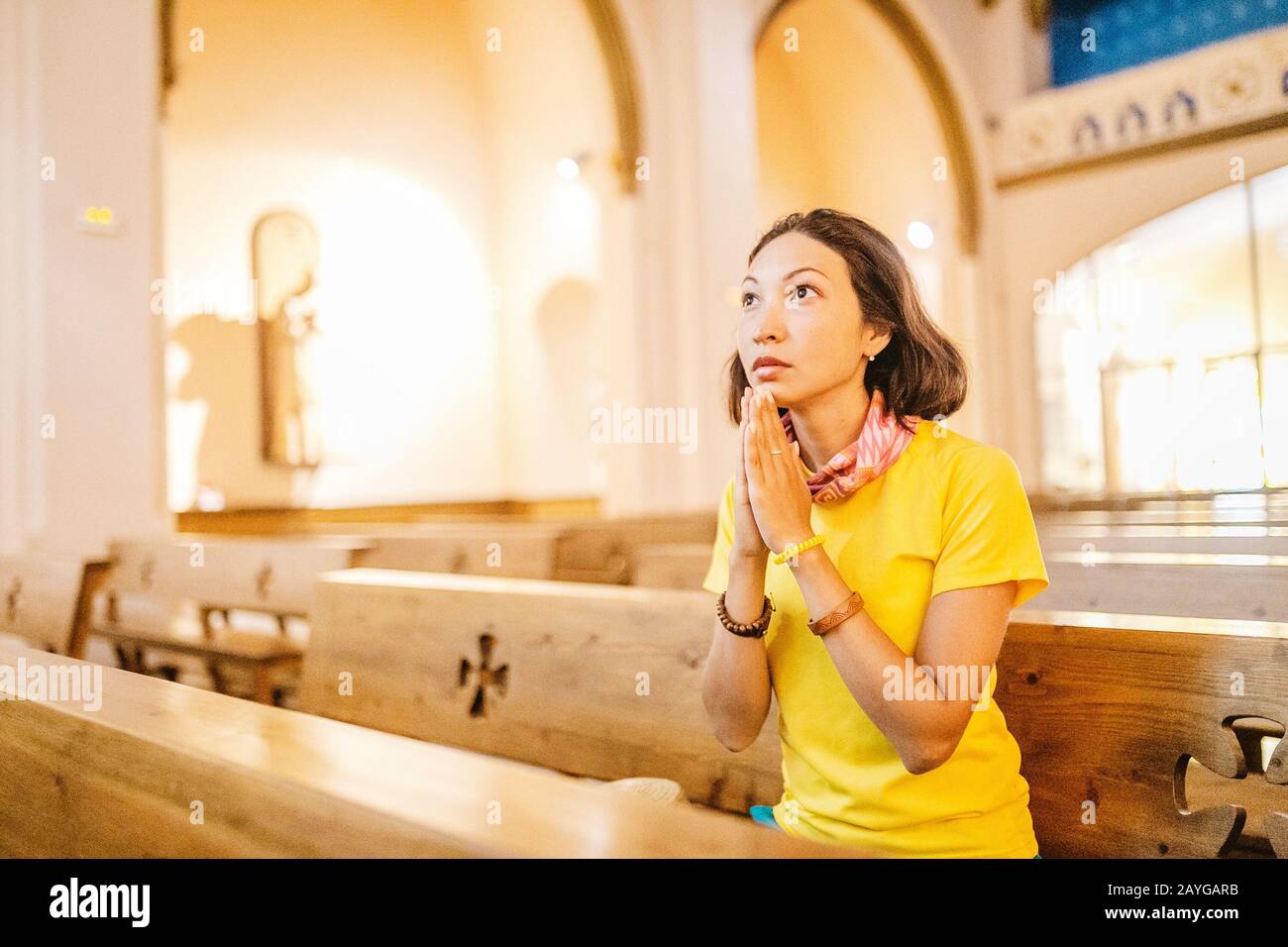 woman praying in church Stock Photo - Alamy