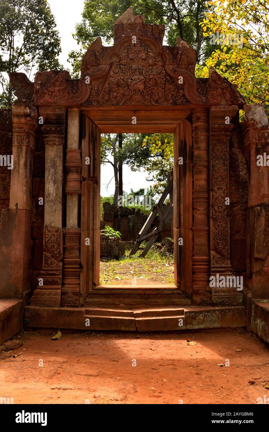 View of a door of a beautiful temple in the Angkor complex Stock Photo ...