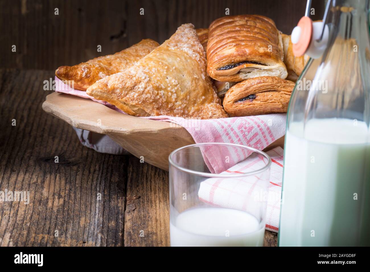 Bakery pastries table hi-res stock photography and images - Alamy