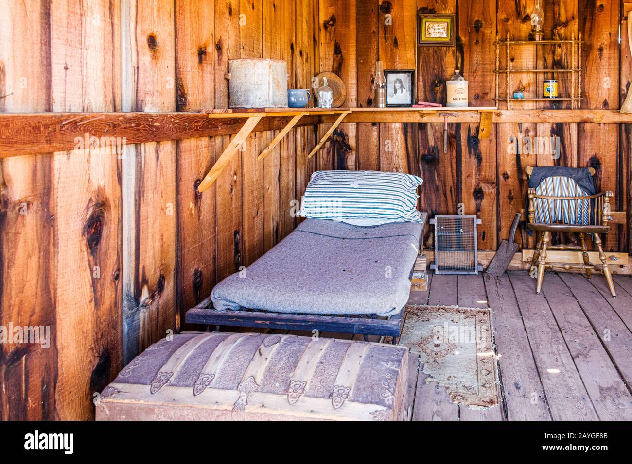Pioneer Living History Museum: Miner's Cabin Interior Stock Photo - Alamy