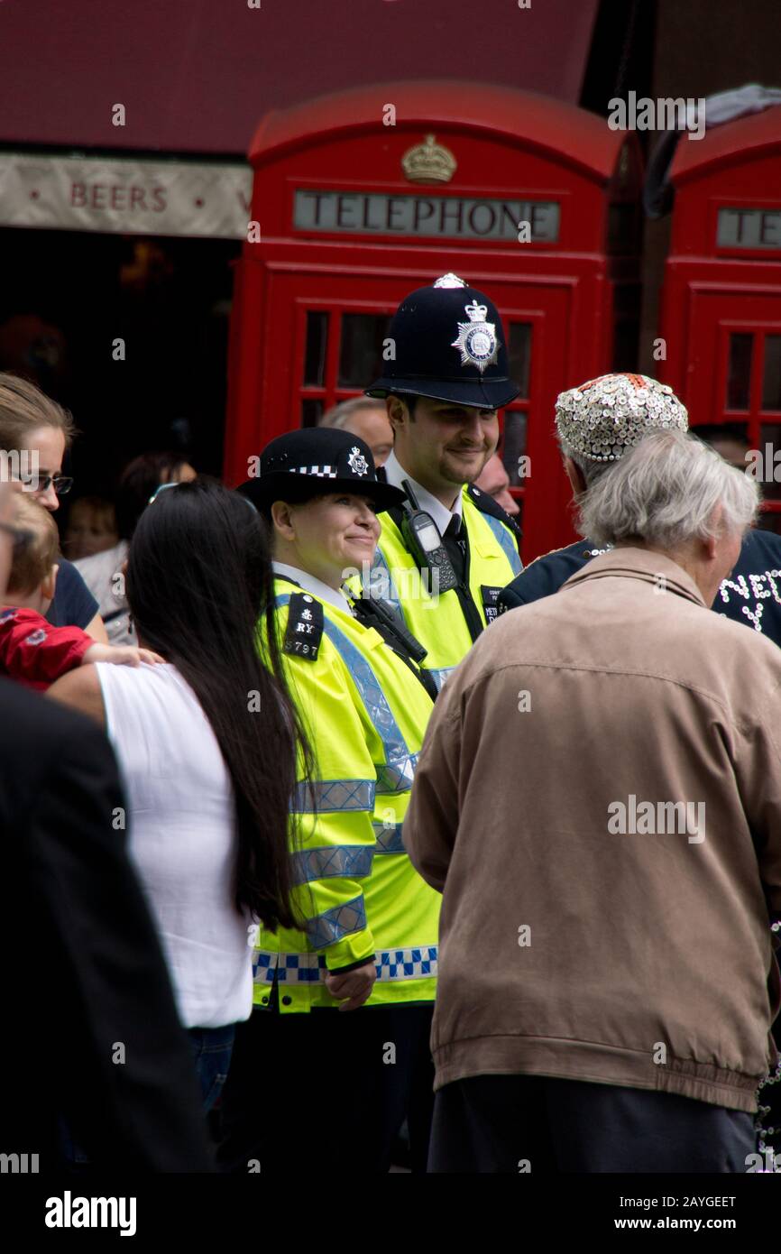Police smiling uk hi-res stock photography and images - Alamy