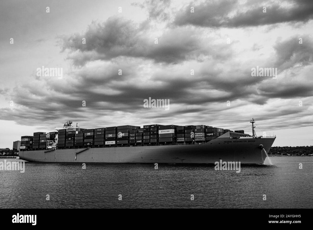 Ship hull container Black and White Stock Photos & Images - Alamy