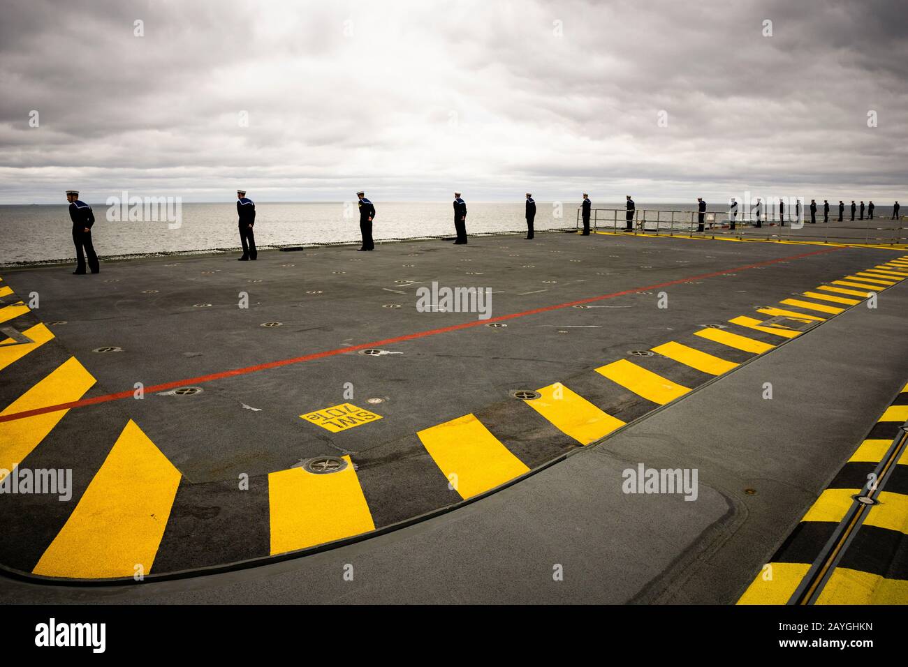 Sailors man the rails of the Royal Navy's aircraft carrier HMS QUEEN ...