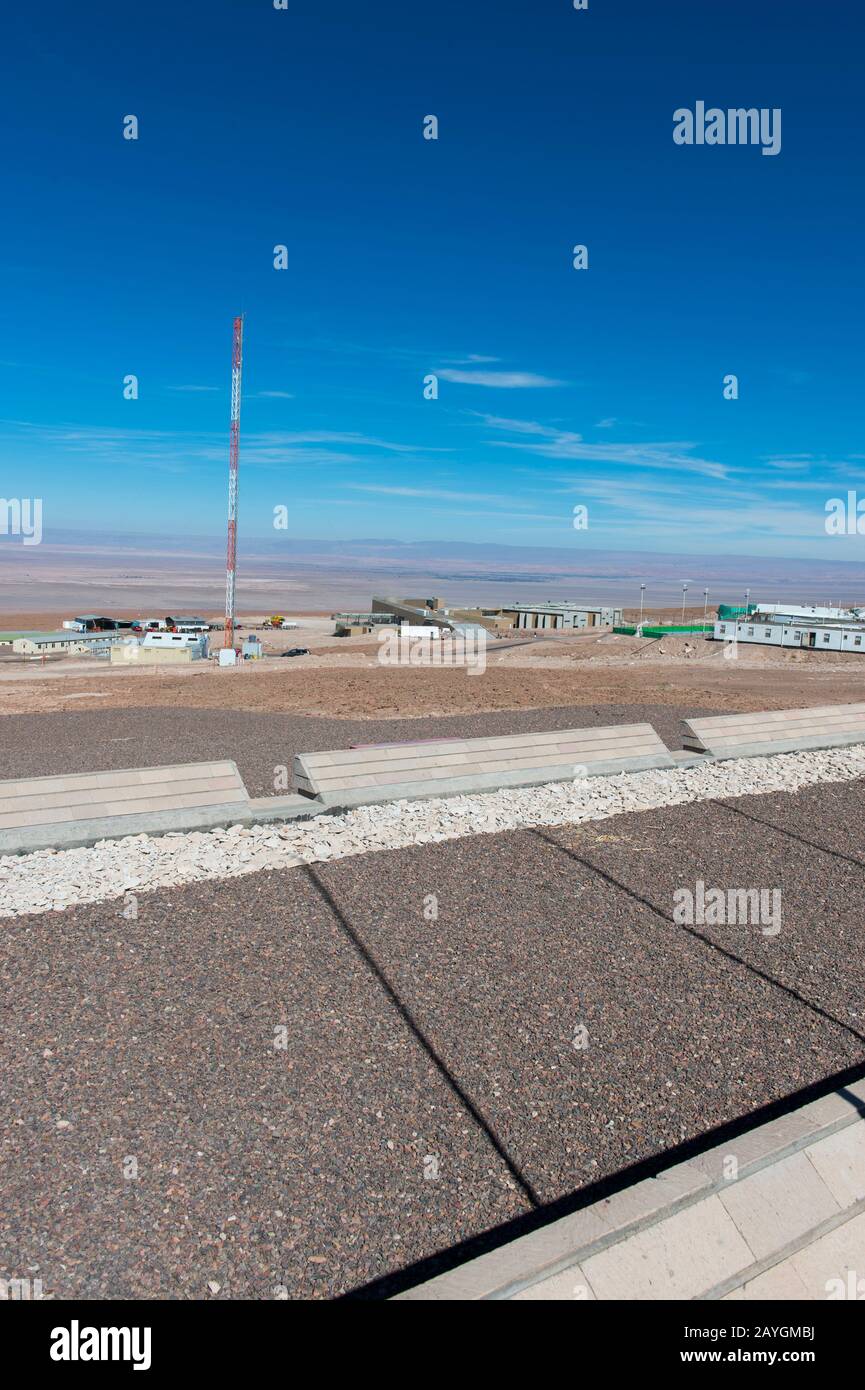 The ALMA (Atacama Large Millimeter/submillimeter Array) facilities ...
