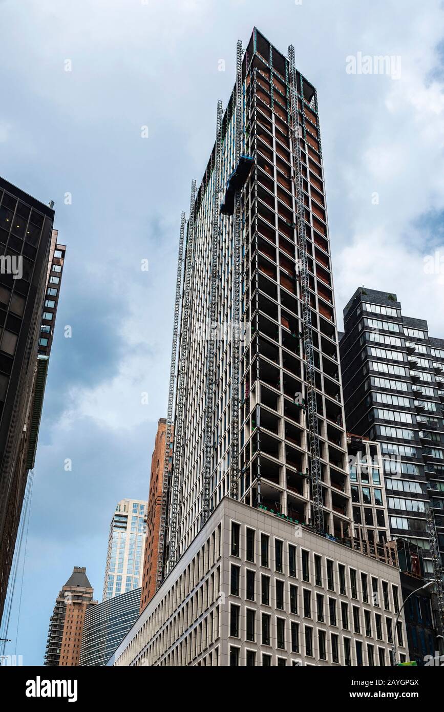 Manhattan skyscraper construction hi-res stock photography and images ...