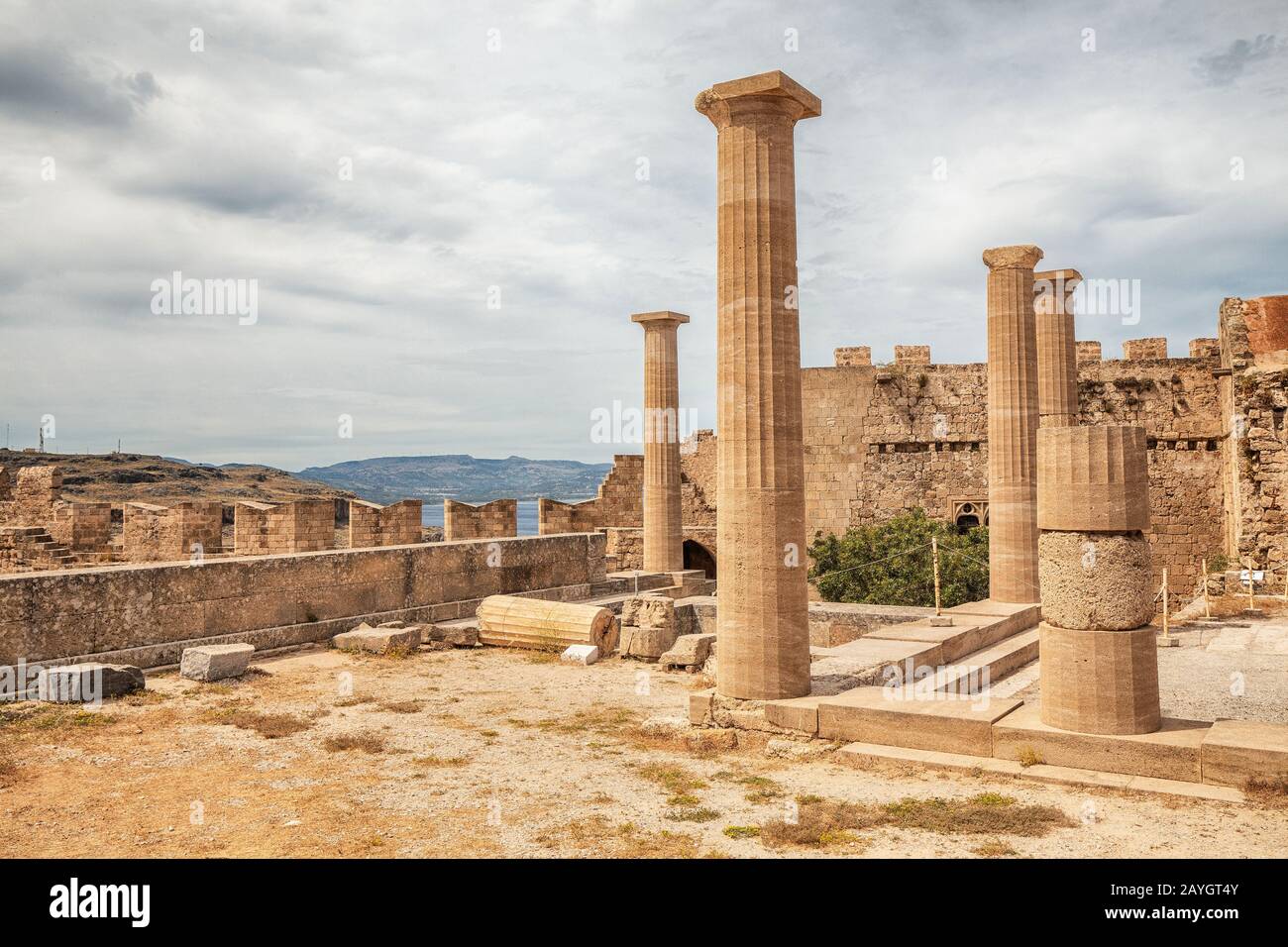 Dorian doric column hi-res stock photography and images - Alamy