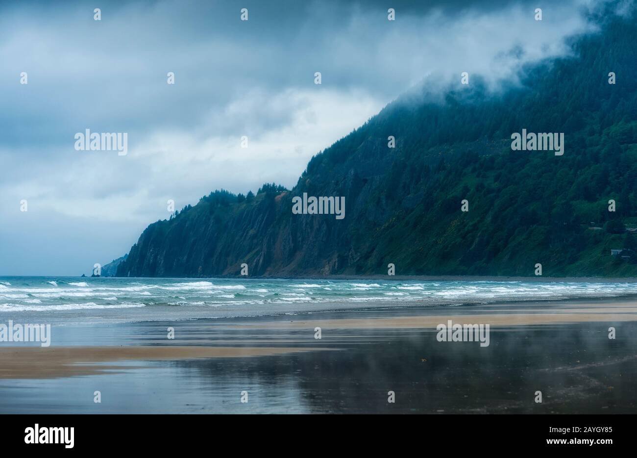 Neakikani Beach, on the Oregon Coast, under stormy raining skies Stock ...