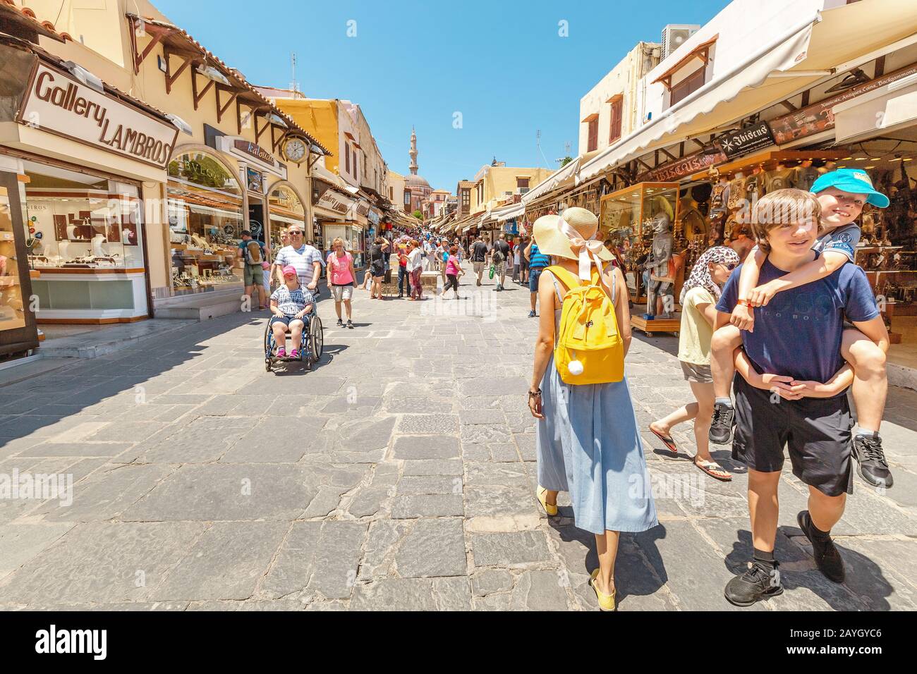 27 May 2019, Rhodes, Greece: Crowds of tourists walking and shopping at ...