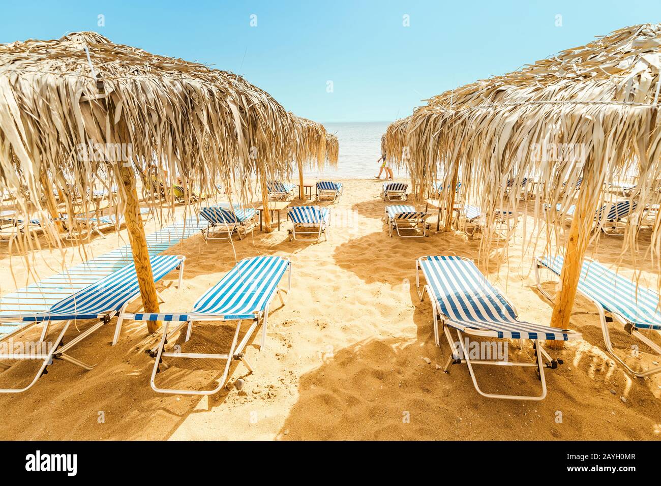 Empty sandy coast sea hi-res stock photography and images - Alamy