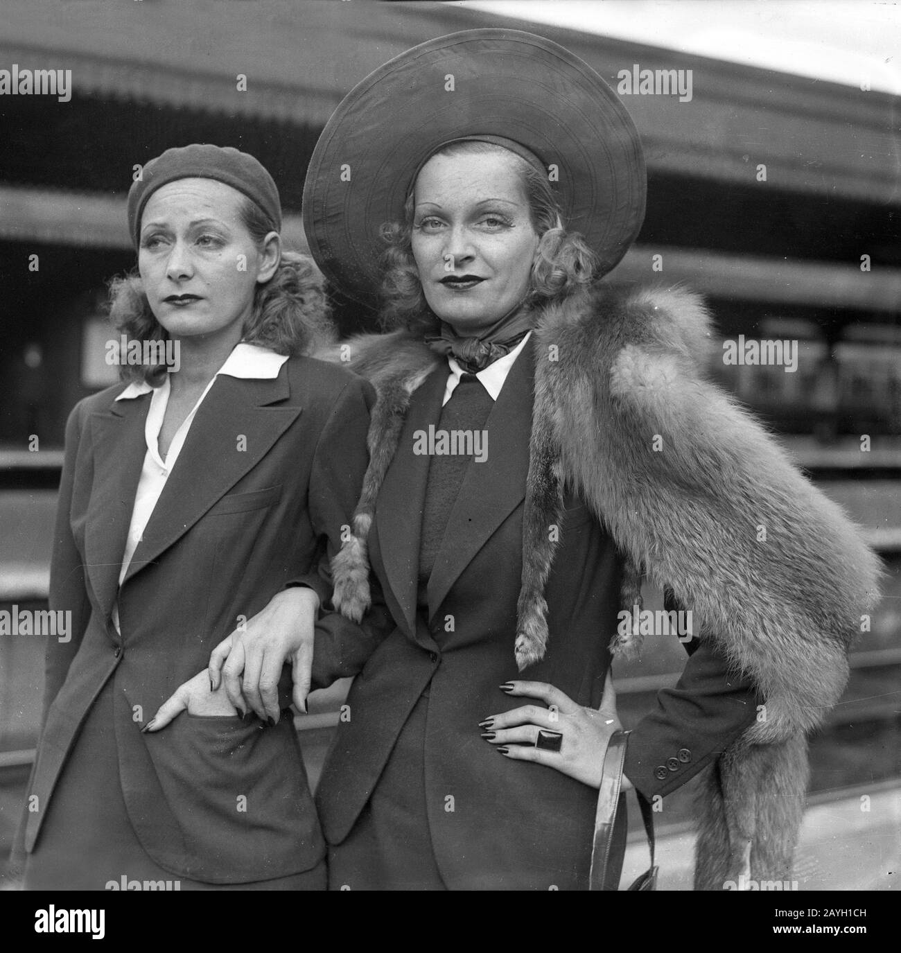 Glamorous sisters attractive ladies at Paddington railway station ...