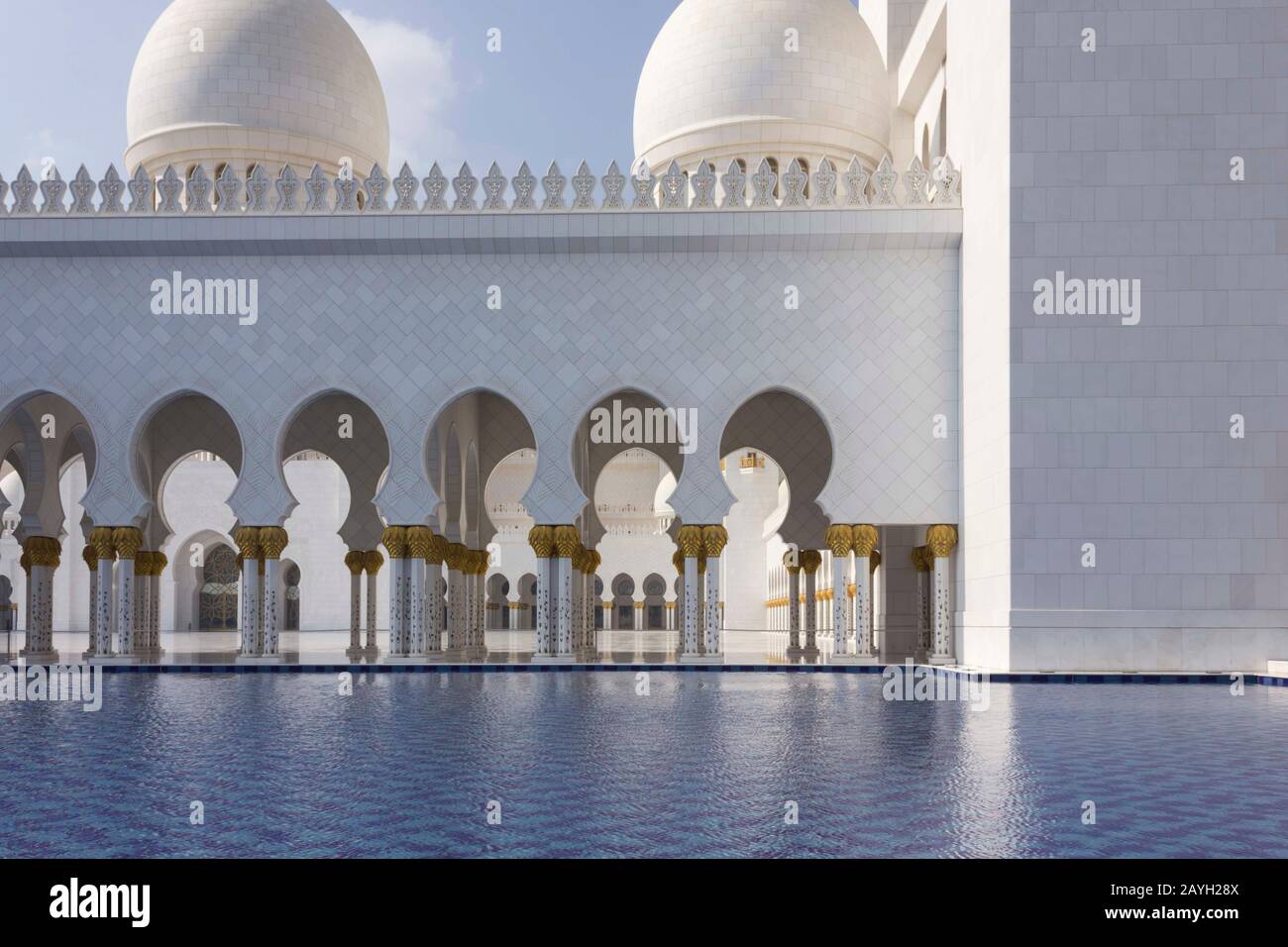 Mosque pool water hi-res stock photography and images - Alamy