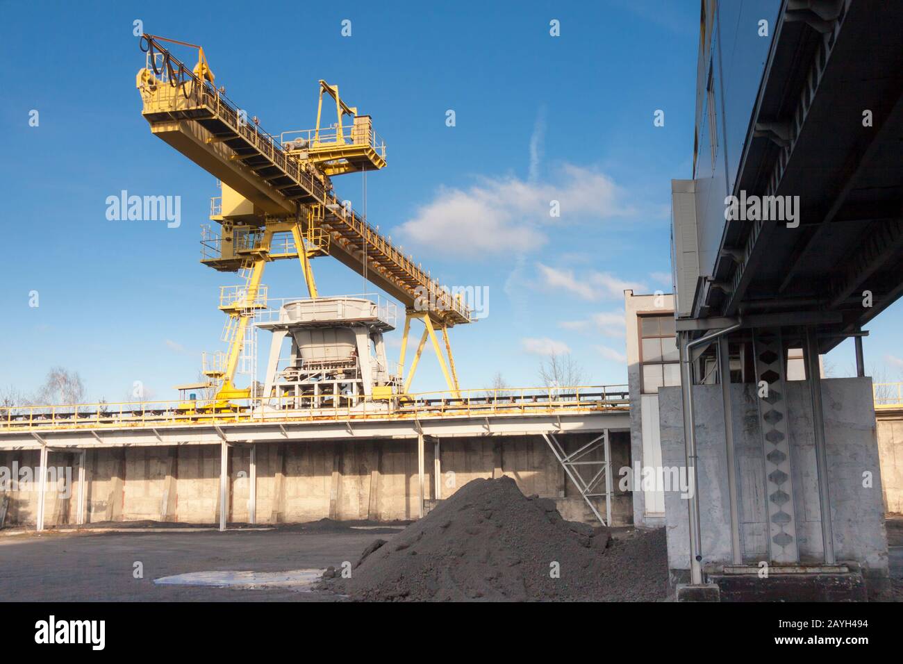 Industrial gantry hi-res stock photography and images - Alamy