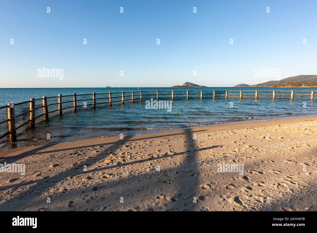 Stinger barrier on Dingo Beach, Queensland, Australia Stock Photo - Alamy