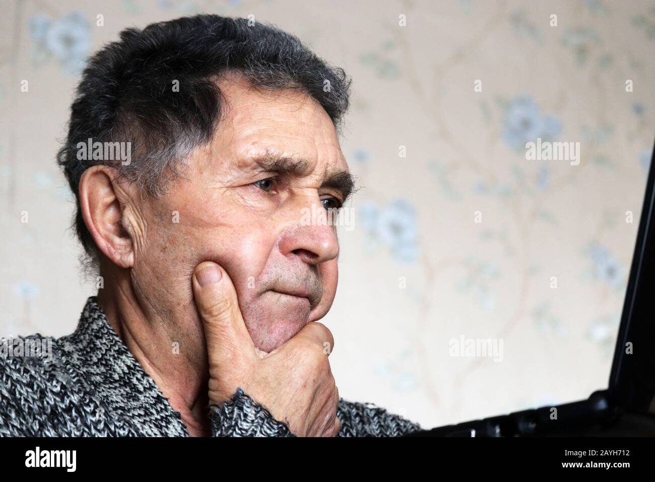 Looking intently at the screen hi-res stock photography and images - Alamy