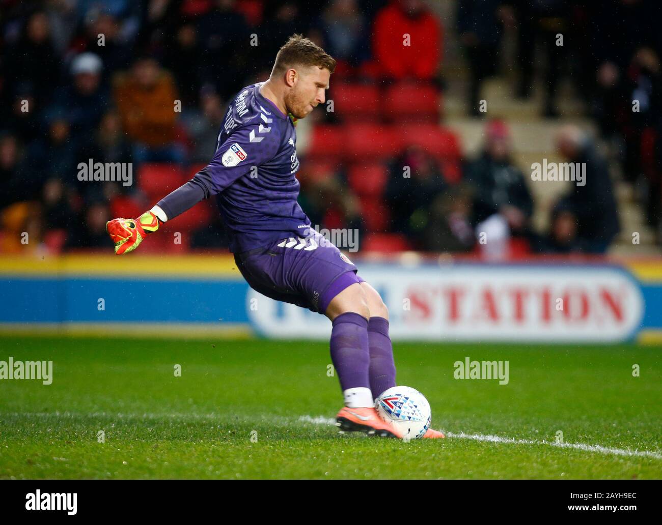 Charlton, UK. 15th Feb, 2020. CHARLTON ENGLAND - FEBRUARY 15: Charlton ...