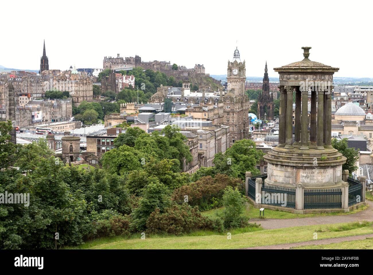 A view from Calton Hill to Edinburgh Castle Stock Photo - Alamy