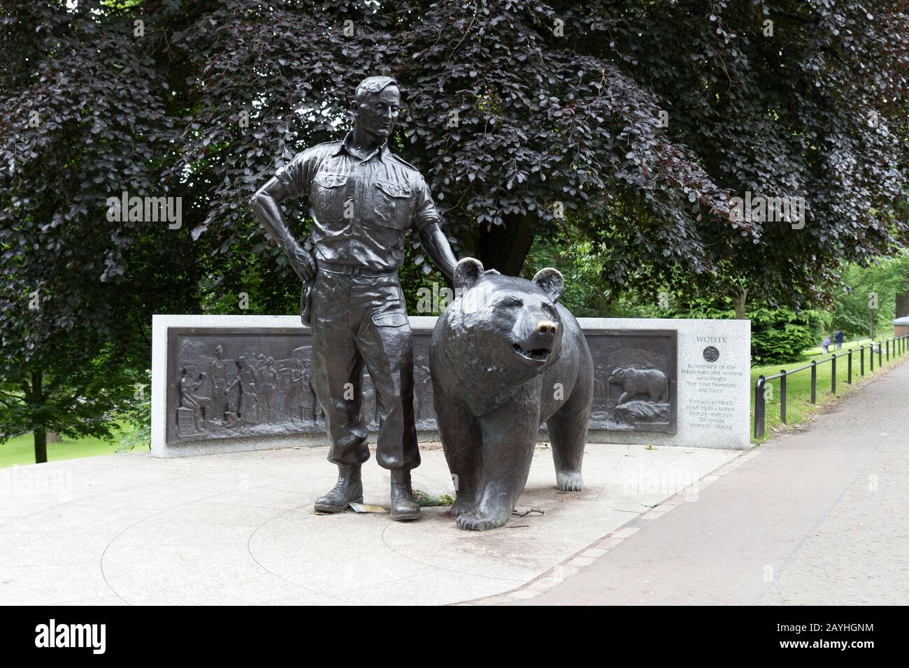 Wojtek the polish war bear hi-res stock photography and images - Alamy