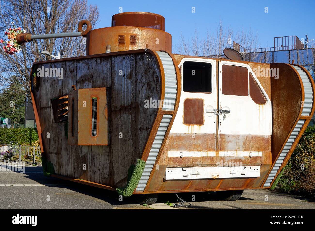 Faux tank hi-res stock photography and images - Alamy