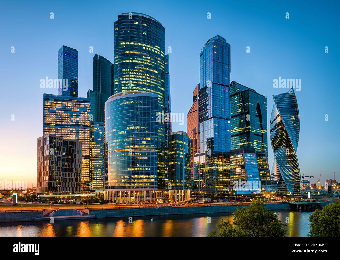 Modern tall commercial buildings hi-res stock photography and images ...