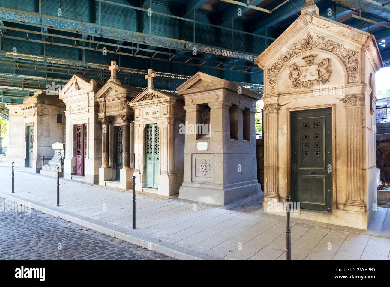 Famous paris cemetery hi-res stock photography and images - Alamy