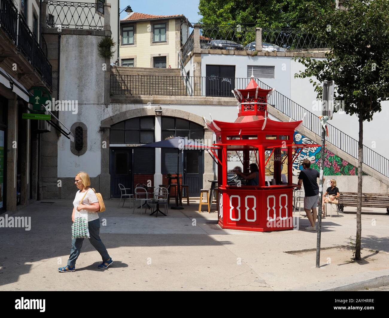 Little red square hi-res stock photography and images - Alamy