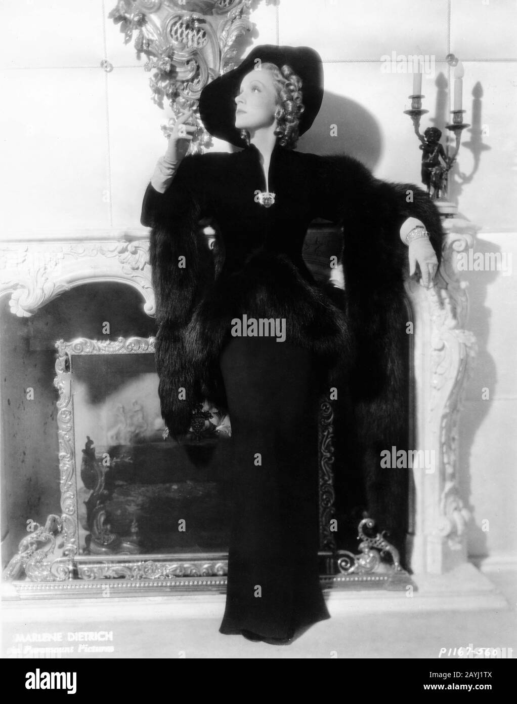 Travis banton marlene dietrich Black and White Stock Photos & Images ...