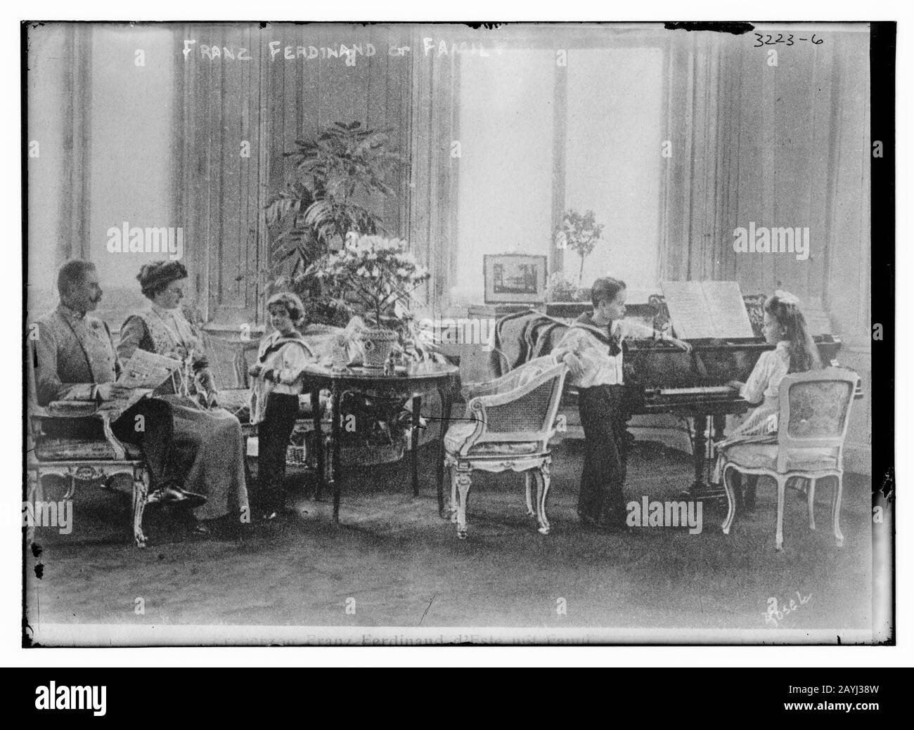 Franz ferdinand Cut Out Stock Images & Pictures - Alamy Franz ferdinand Cut Out Stock Images & Pictures - Alamy