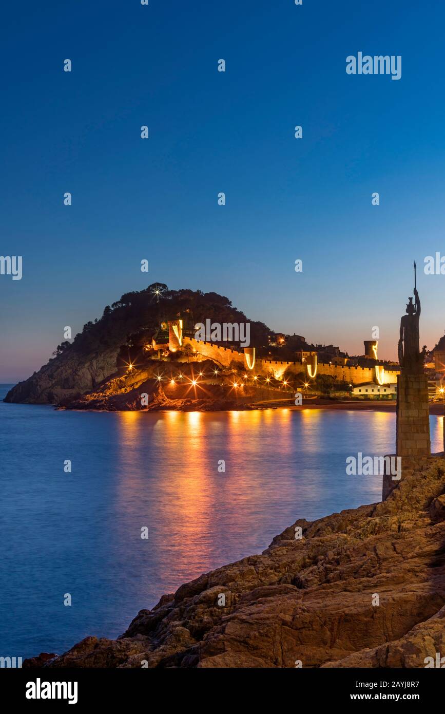 CHRISTMAS LIGHTS CASTLE OLD TOWN MINERVA STATUE (© FREDERIC MARES 1970 ...