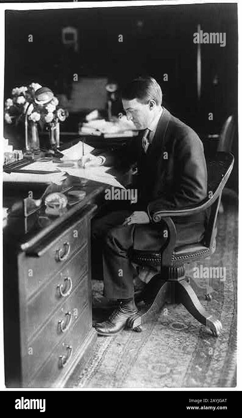 Fred warner carpenter hi-res stock photography and images - Alamy