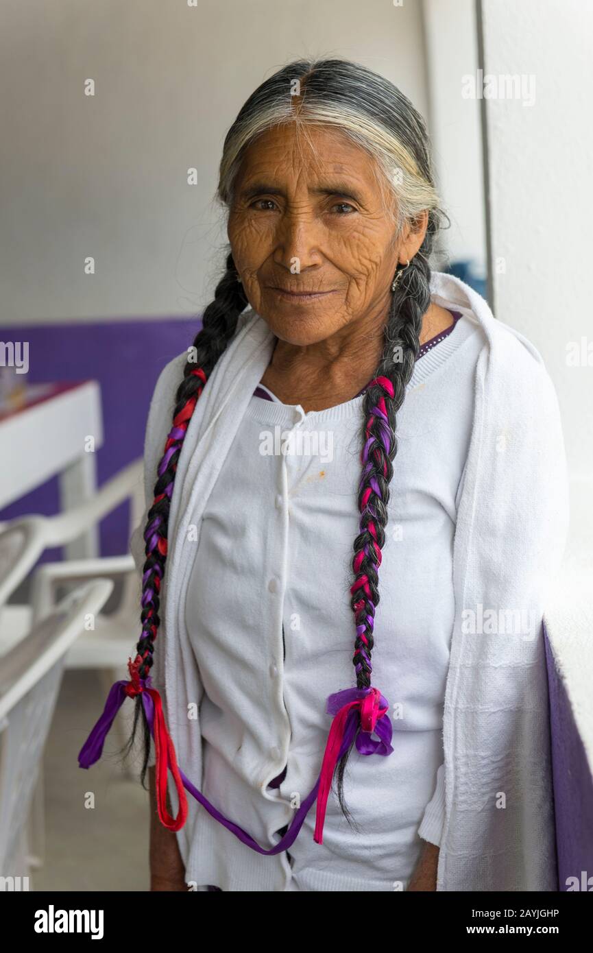 Mexican american senior woman hi-res stock photography and images - Alamy