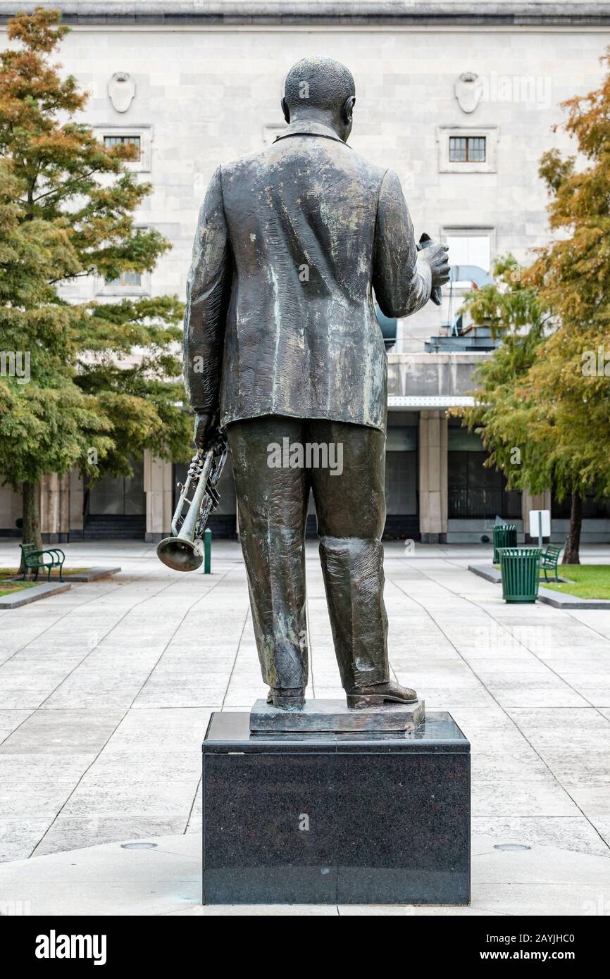 Louis armstrong statue new orleans hi-res stock photography and images ...