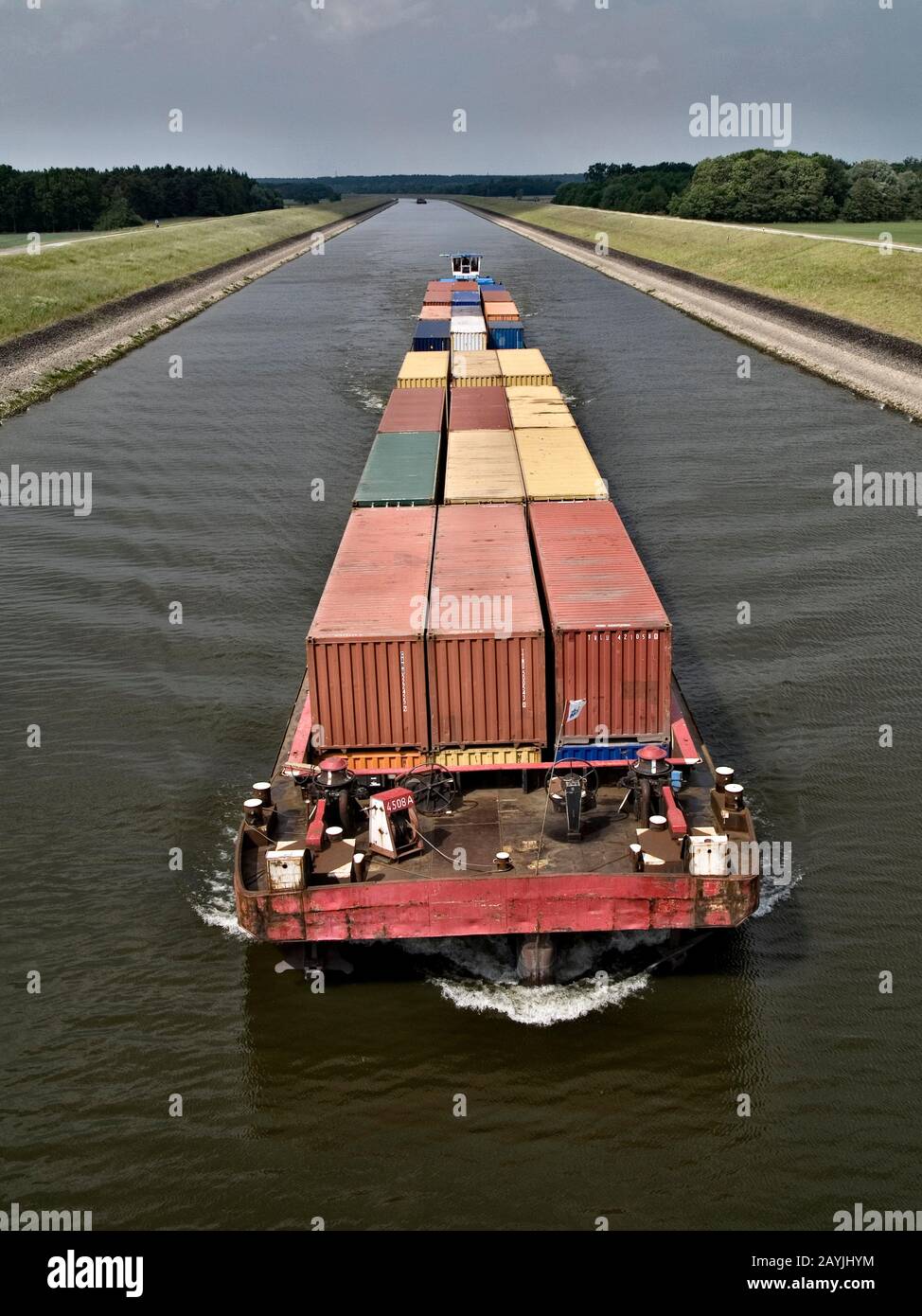Barge shipping containers hi-res stock photography and images - Alamy