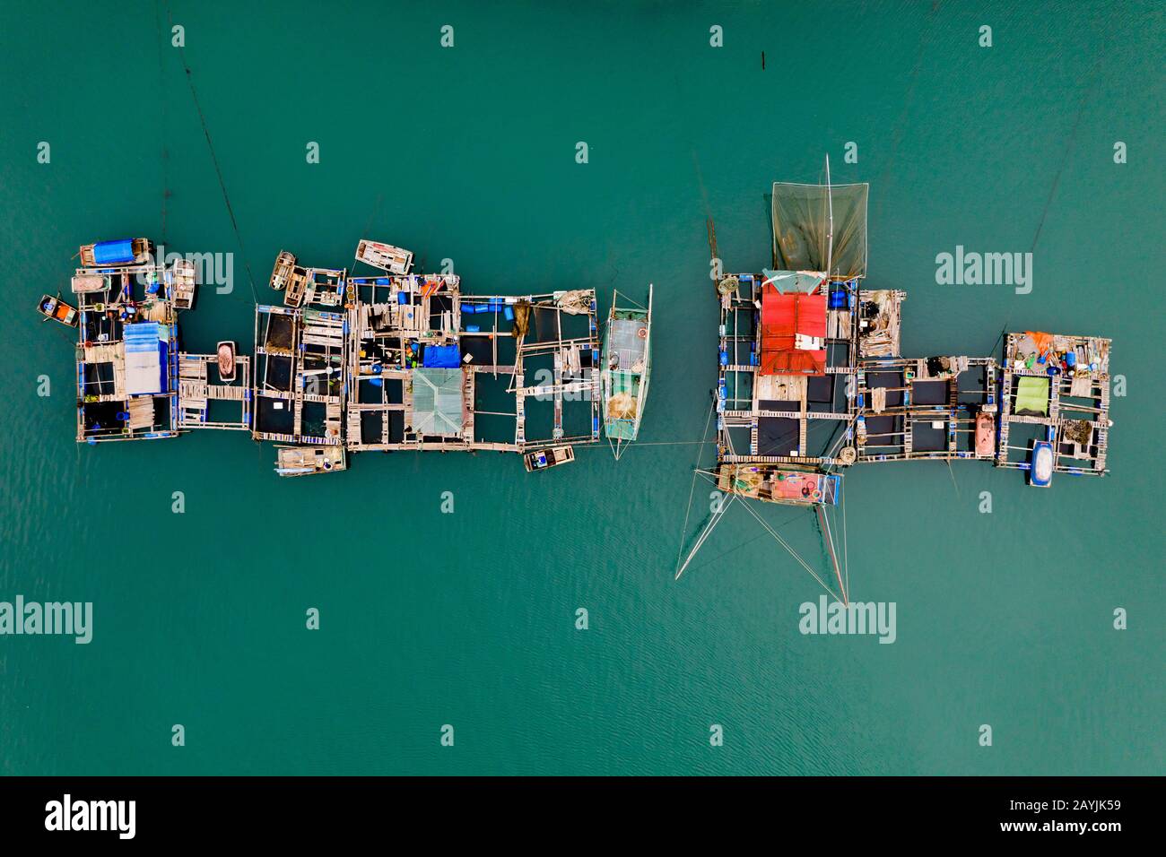 Cua van floating village hi-res stock photography and images - Alamy