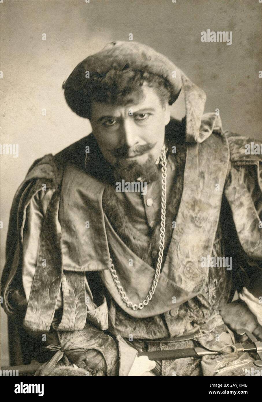 Shakespearean stage actor hi-res stock photography and images - Alamy