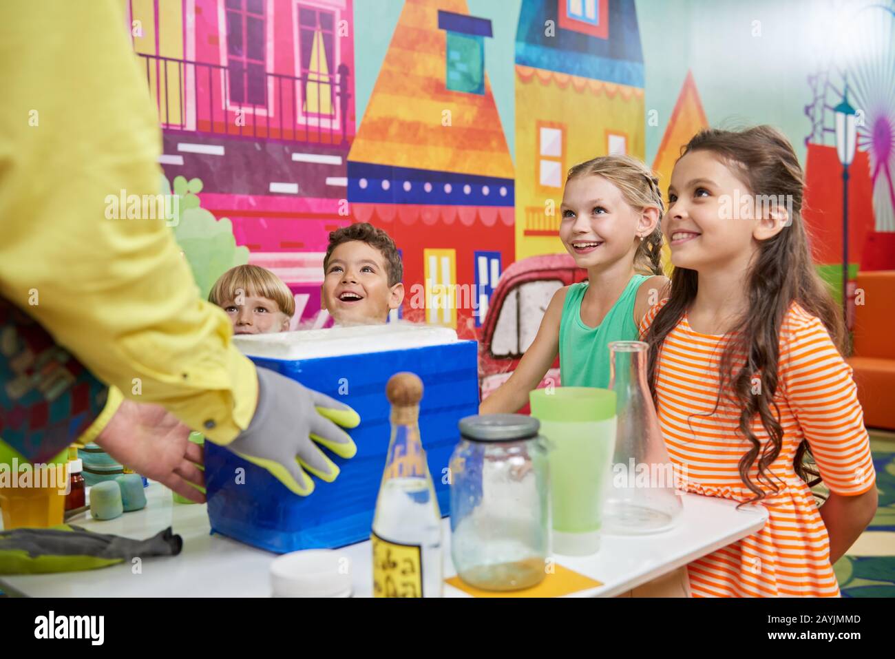 Chemistry lessons for kids Stock Photo - Alamy