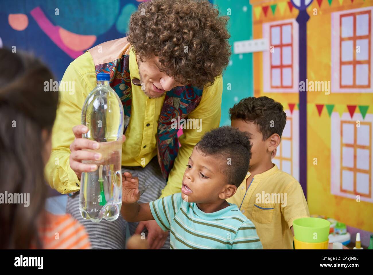 Boy girl doing science experiment hi-res stock photography and images ...