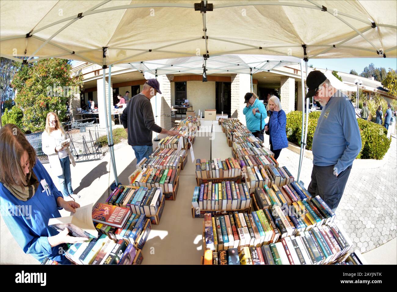 Book sale at a public library for cheap Stock Photo - Alamy