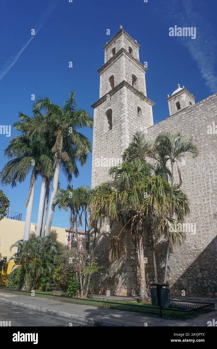 Interior de la catedral de merida hi-res stock photography and images ...