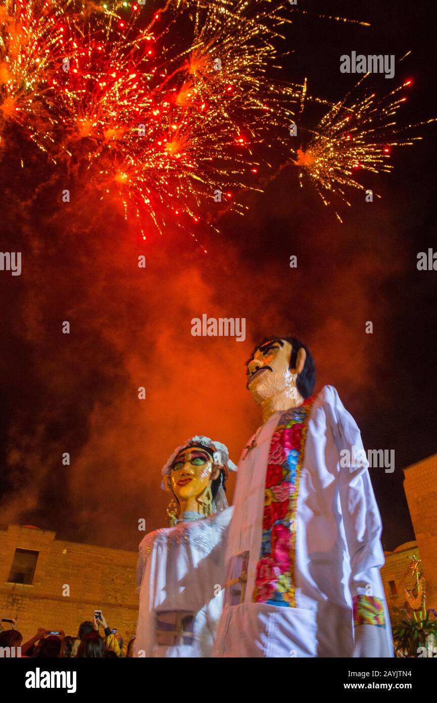 Giant Dancing Puppets High Resolution Stock Photography and Images - Alamy