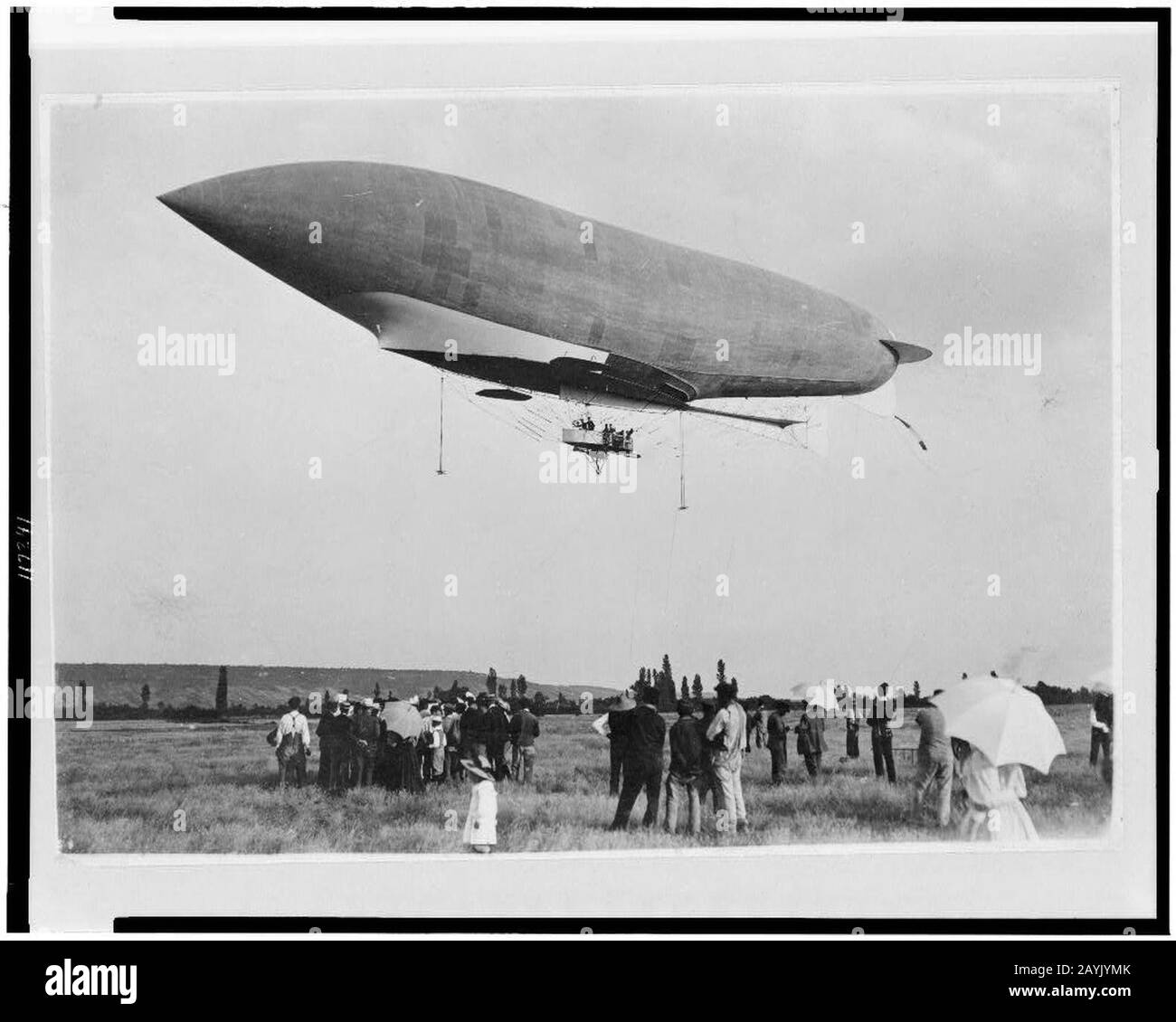 French military dirigible ‘République‘ leaving Moisson for Chalais ...