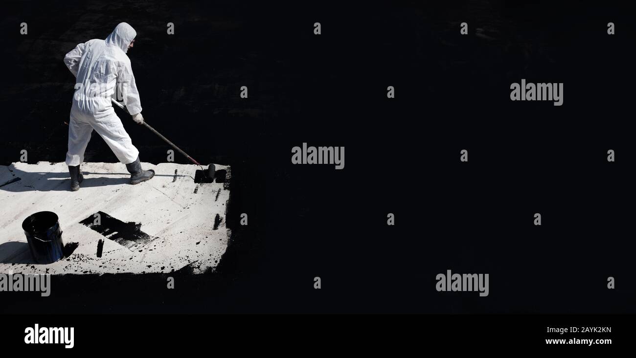 worker overlay the tar on the flat concrete surface Stock Photo - Alamy