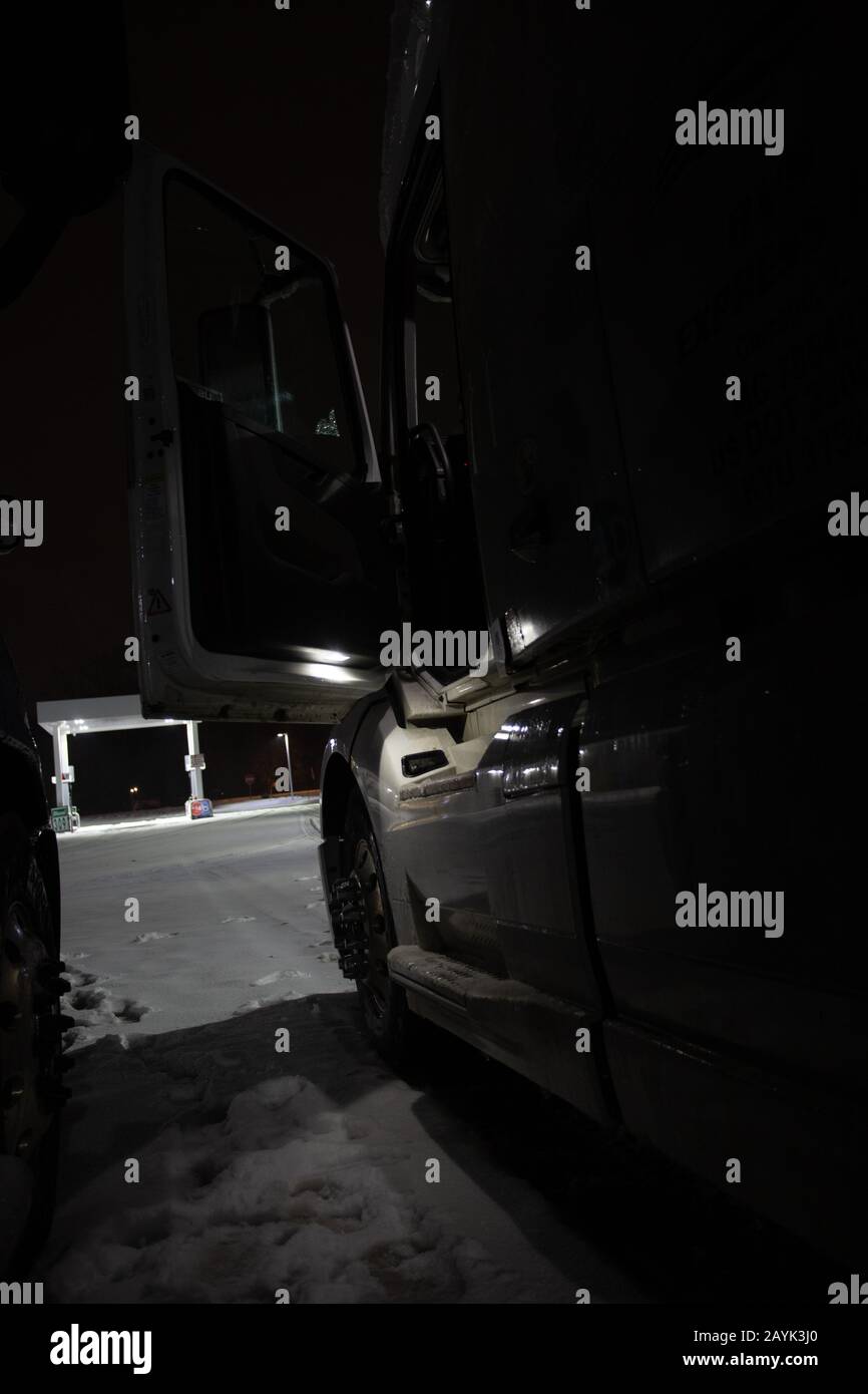Freight truck industry. Dry Van truck and trailer at night Stock Photo ...