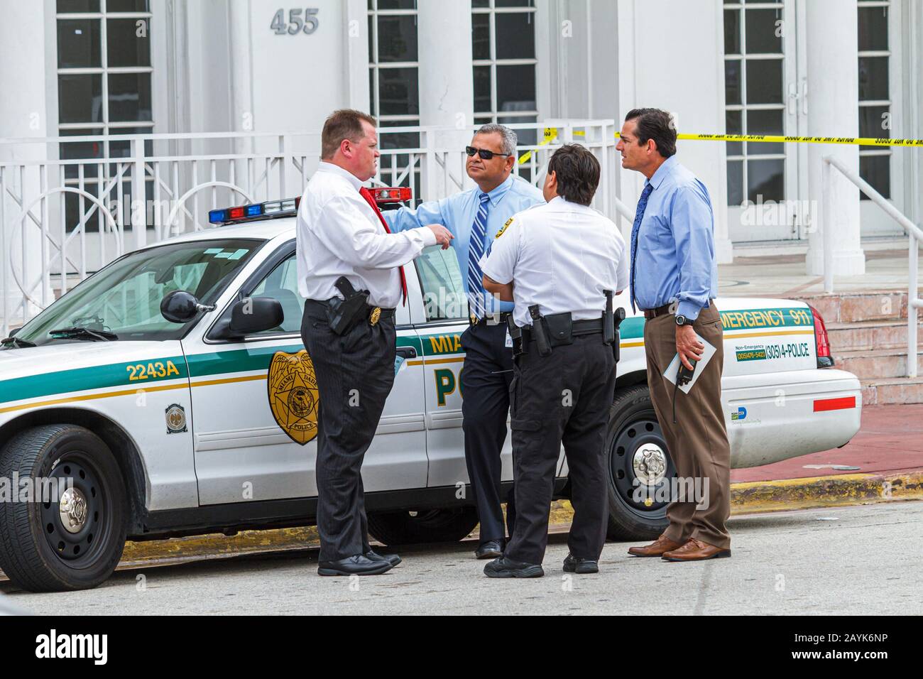 Police detectives scene in hi-res stock photography and images - Alamy