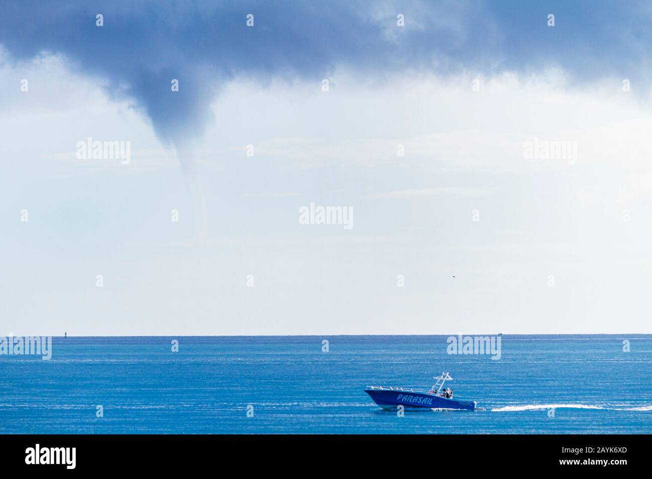 Funnel clouds hi-res stock photography and images - Alamy
