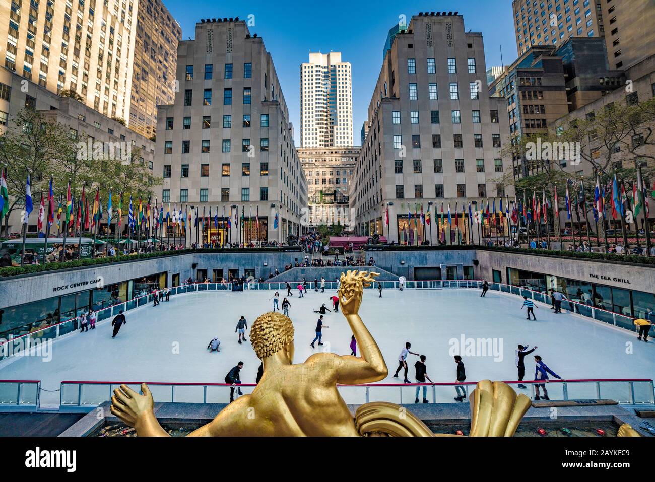 Rockefeller center complex buildings hi-res stock photography and ...