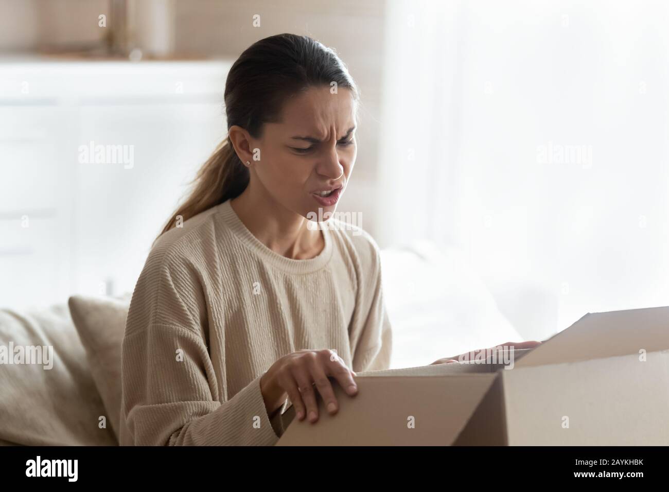 Confused female client hi-res stock photography and images - Alamy