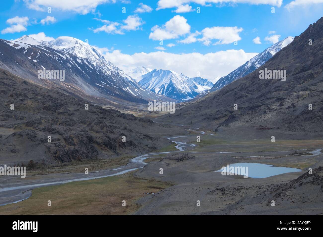 A typical glaciated U-shaped valley Stock Photo - Alamy
